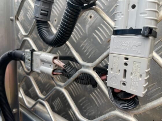 Anderson Plug 12V Guide 2025: Safety & Colour Codes - What's Up Downunder